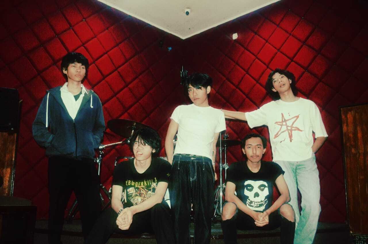 Mad In Silence | ReverbNation